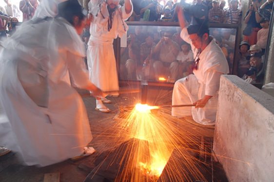 Bladesmiths’ forging demonstrations