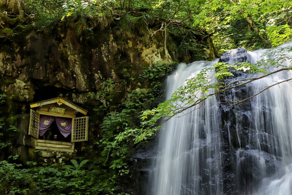 Journey Through the Utsue 48 Waterfalls in Japan | VISIT GIFU