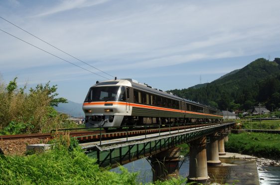 【JR Takayama Line】 Ltd. Exp. “Hida” Trains go Hybrid | VISIT GIFU